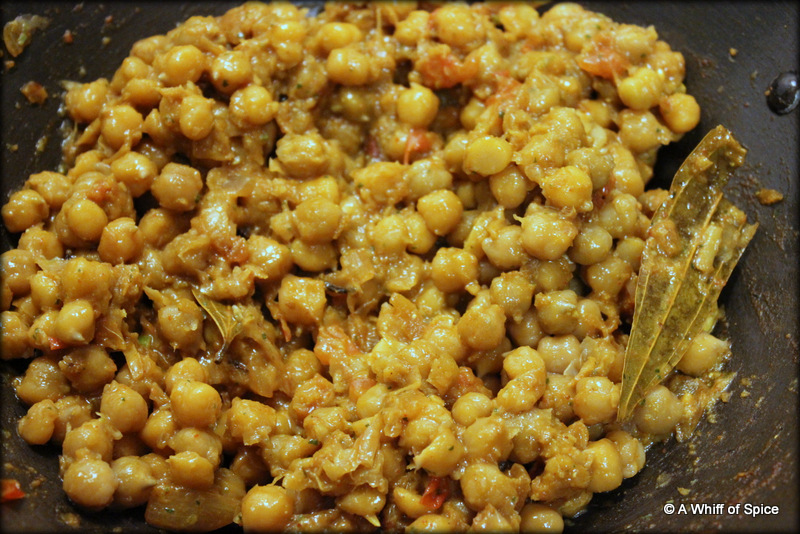 Green Chutney Infused Punjabi Chole (Chickpea/ Garbanzo Bean Curry) - A ...