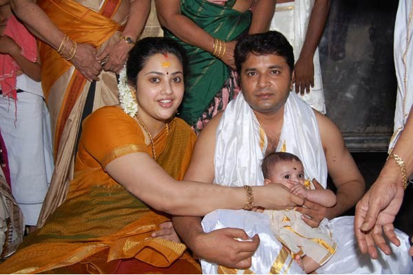 Kollywood Bollywood Tollywood: Meena's Daughter Nainika choroonu