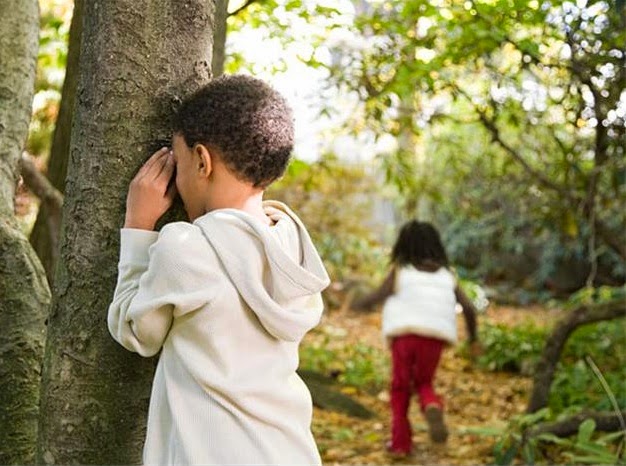 El blog del padre Eduardo Sanz de Miguel: Jugando al escondite