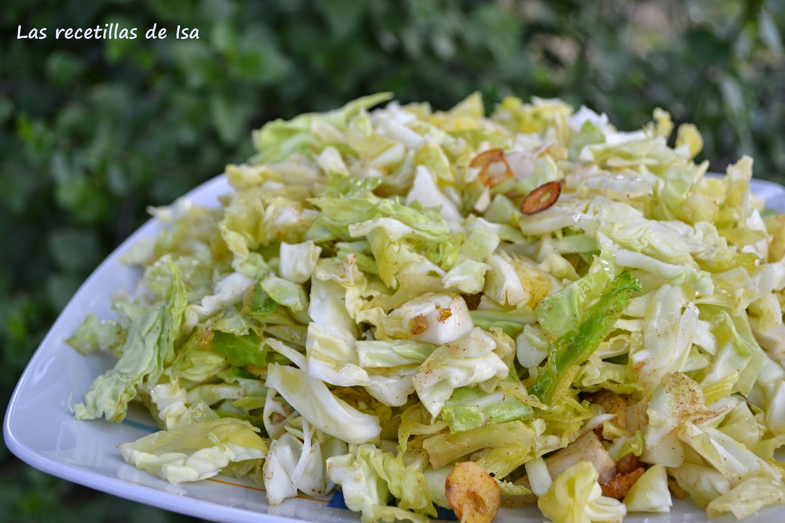 Las recetillas de Isa: Ensalada de col con ajitos y pimentón
