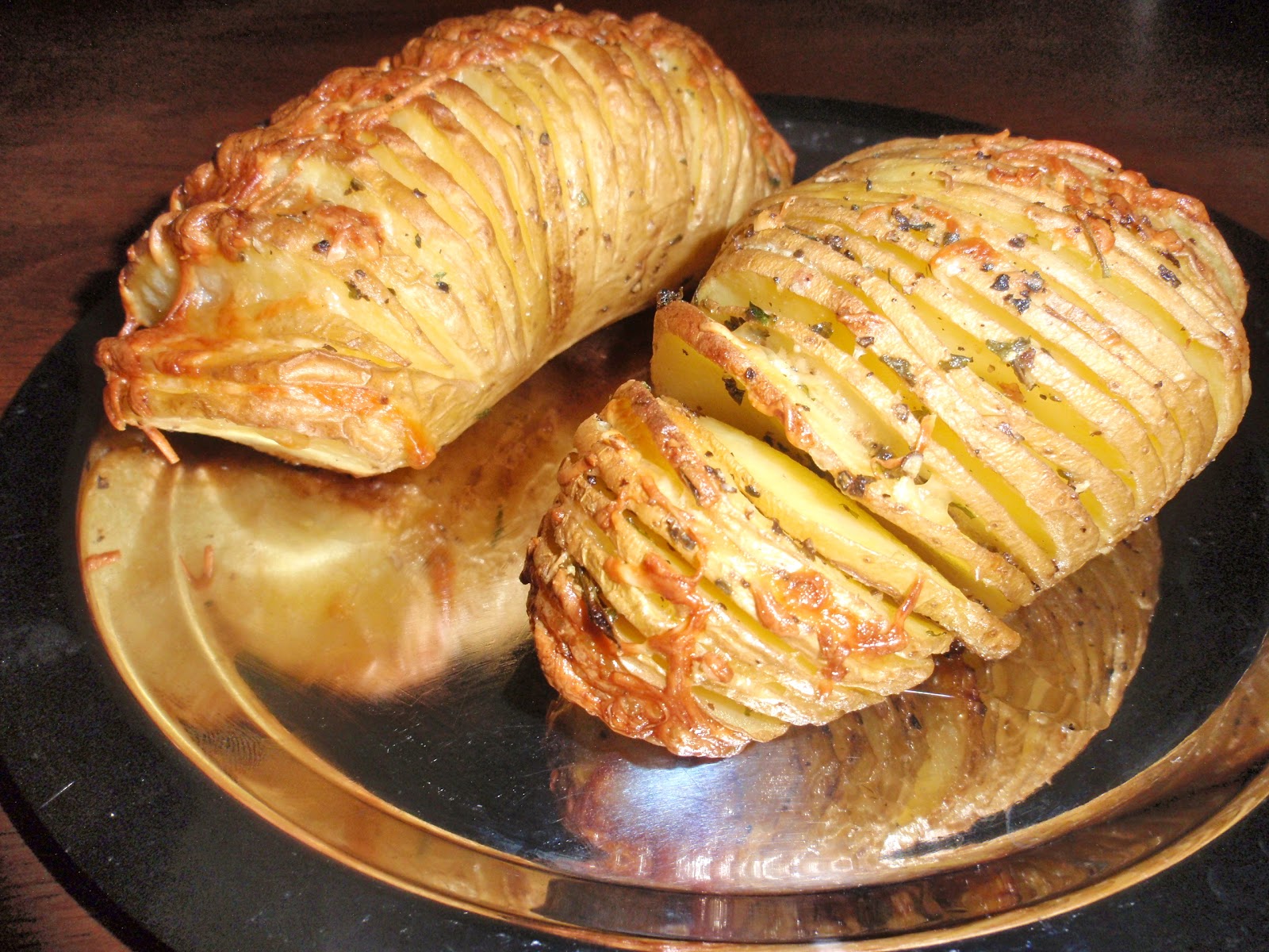 Recipe World... !!!: Hasselback Potatoes