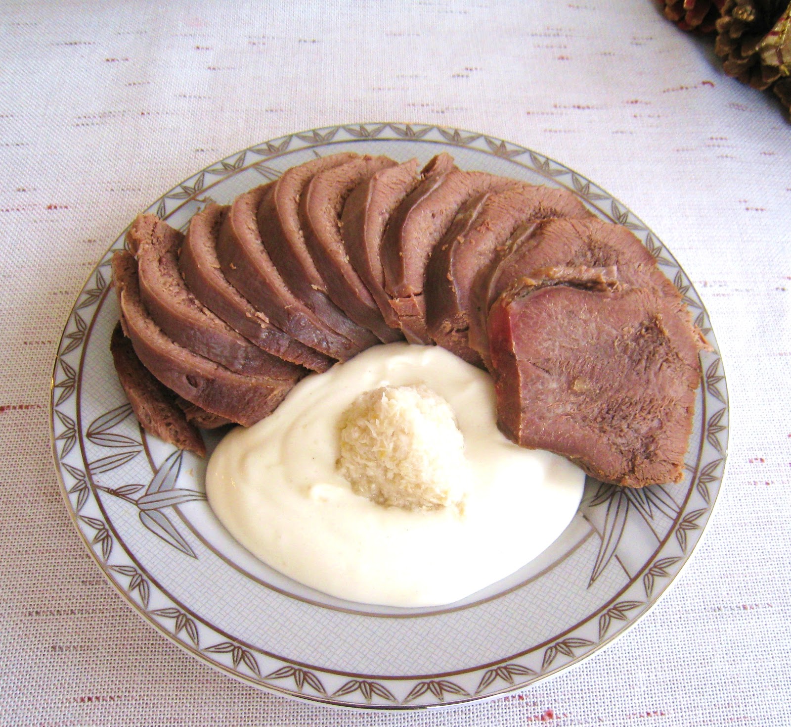 Gera virtuvė: Jautienos liežuvis su krienų ir majonezo padažu