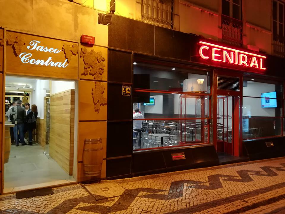Tomar na Rede: Santarém: Café Central reabre ao fim de 11 anos encerrado