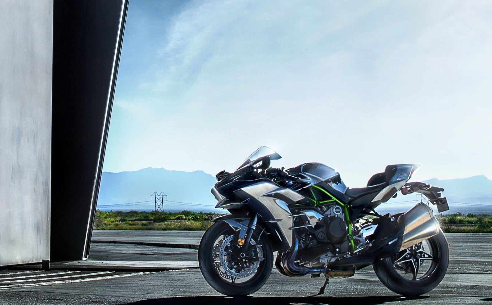 Amazing Cars and Bikes: Kawasaki Ninja H2