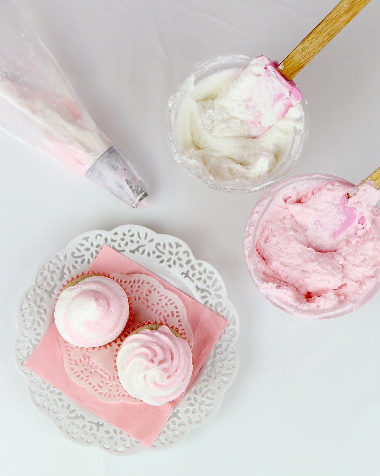 {VIDEO} How To Pipe a Two-Toned Frosting Cupcake Swirl - The Lindsay Ann