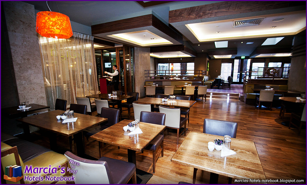 Marcia's Hotels Notebook: Camden Court Hotel