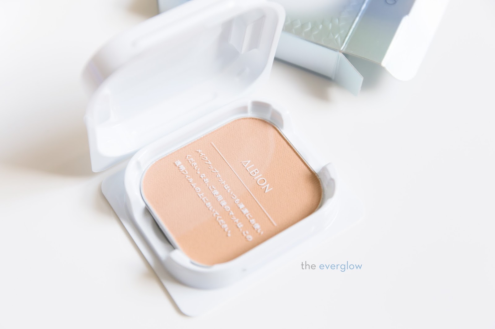 Review: ALBION White Chiffon Luminous Foundation in 050 | On The Everglow