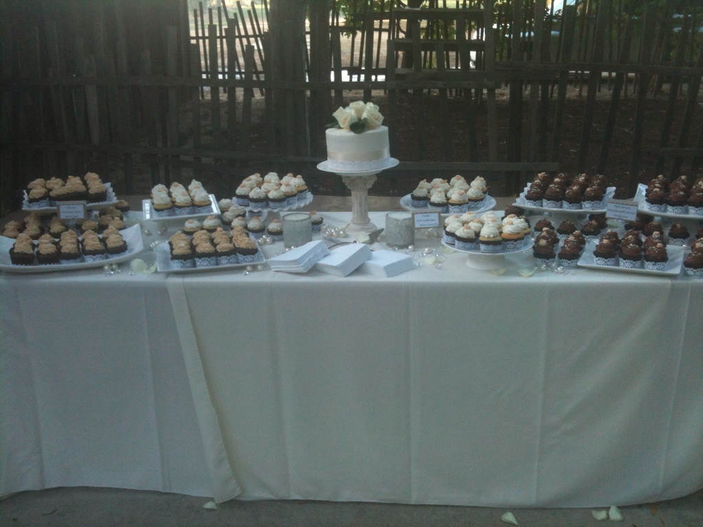 My "Sweet" Life: Vintage Wedding Cupcake Buffet