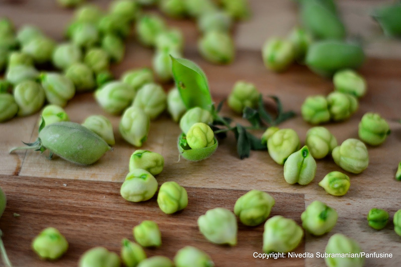 Waiting, waiting for spring! Green garbanzo hummus