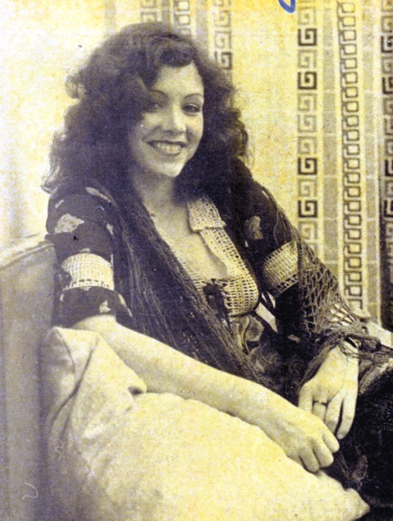 Astros em Revista: ÂNGELA LEAL UMA ESTRELA SEM MEDO DE APARECER FEIA