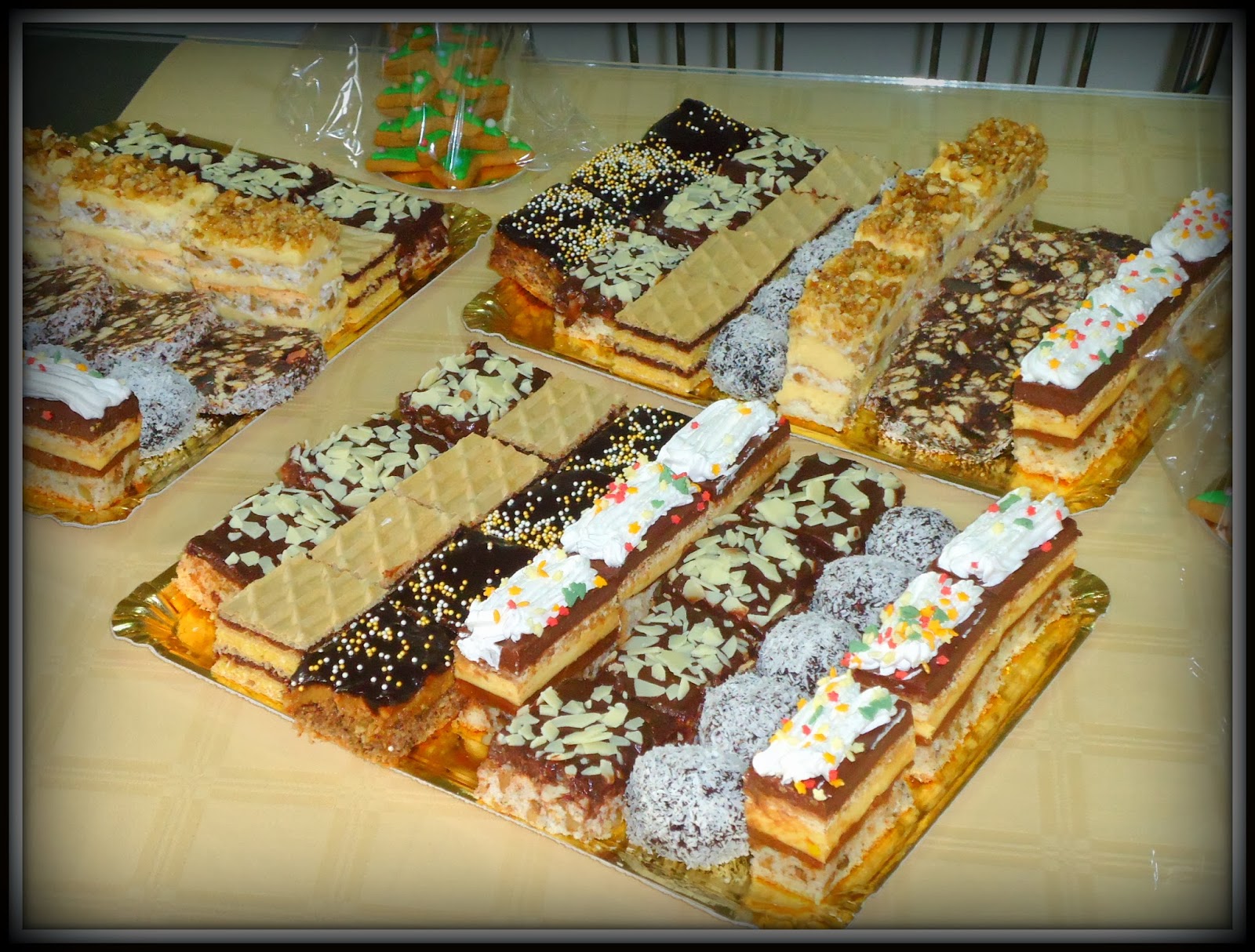 Cristina & Deepu's Kitchen: Prajituri asortate / Mixed cakes