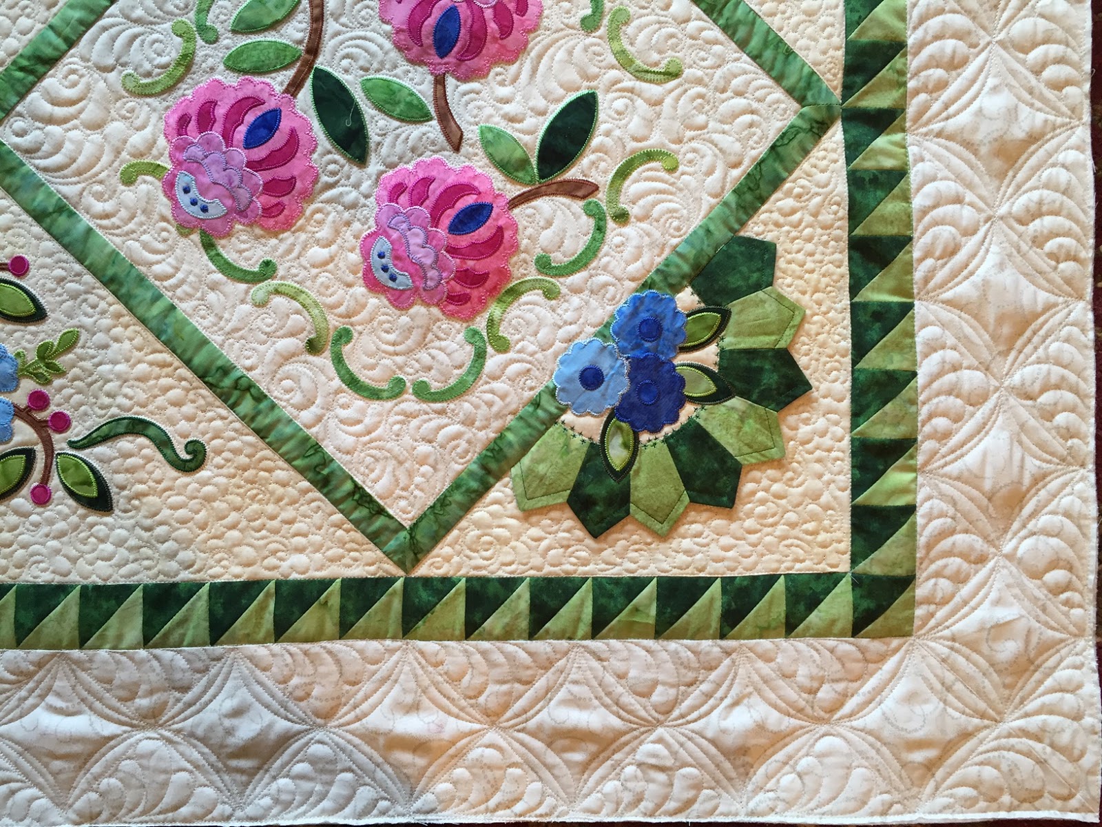 Carrie On The Prairie: Mona's Floral Applique Quilt