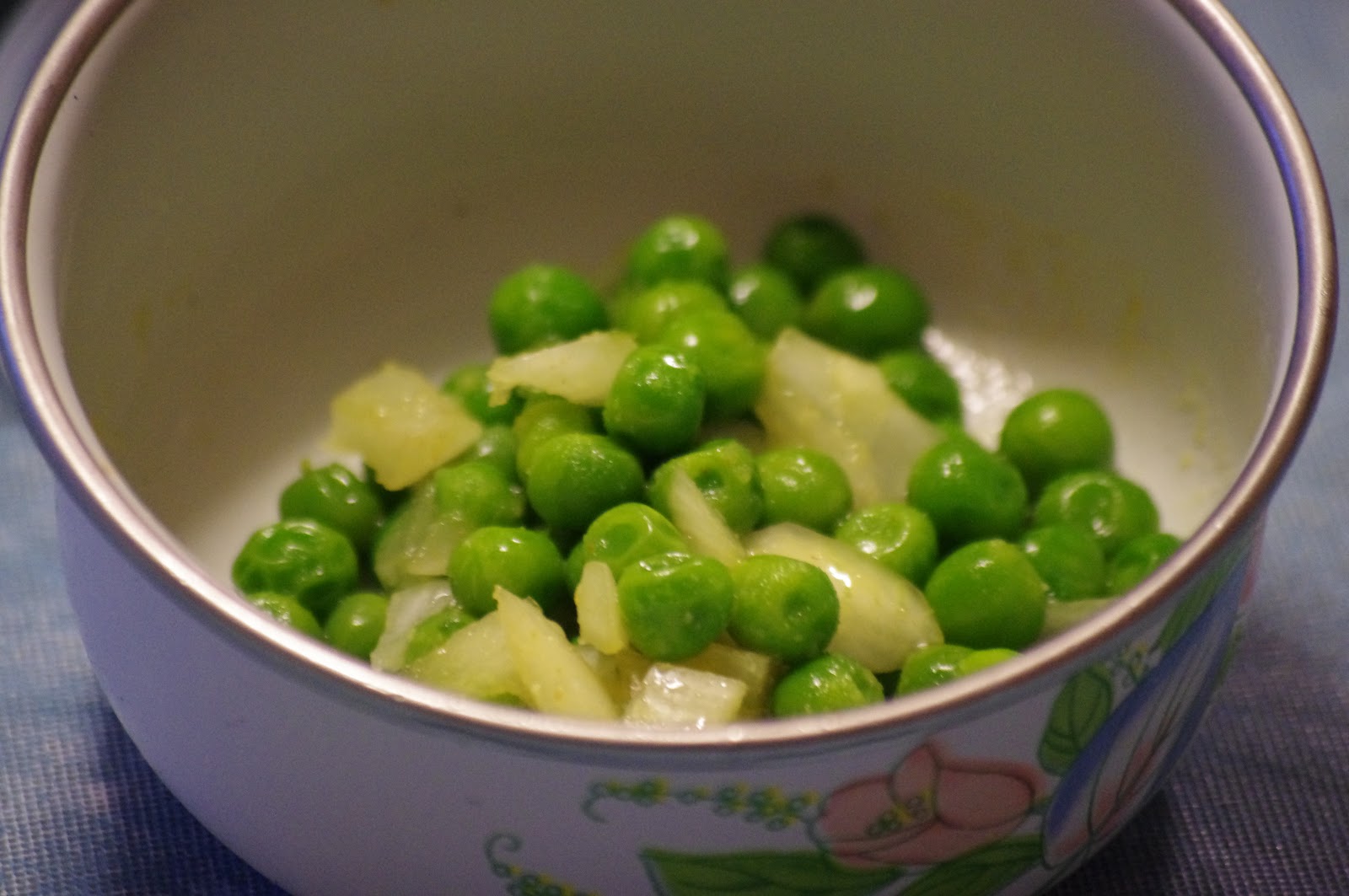 Behind the Lens. : garlic Peas