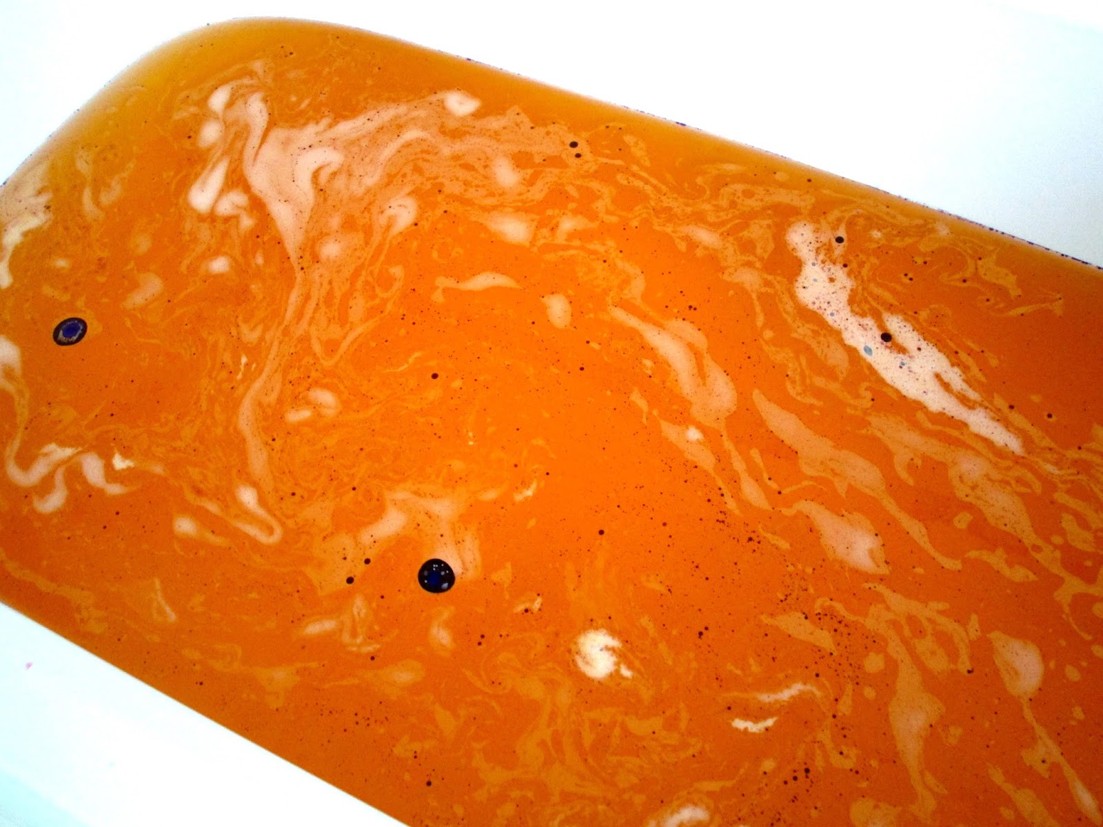 Lush Lava Lamp Bath Bomb Review