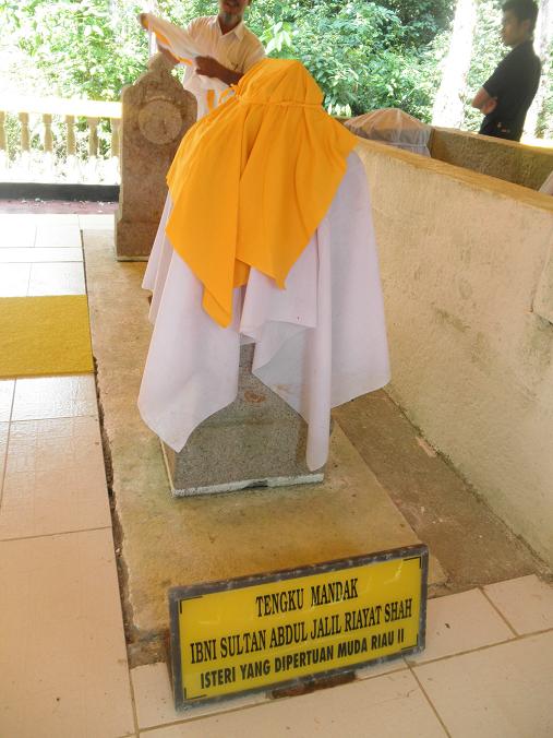 SENI LAMA MELAYU (MALAY OLDEN ART): Makam (Tomb of) Daeng Chelak