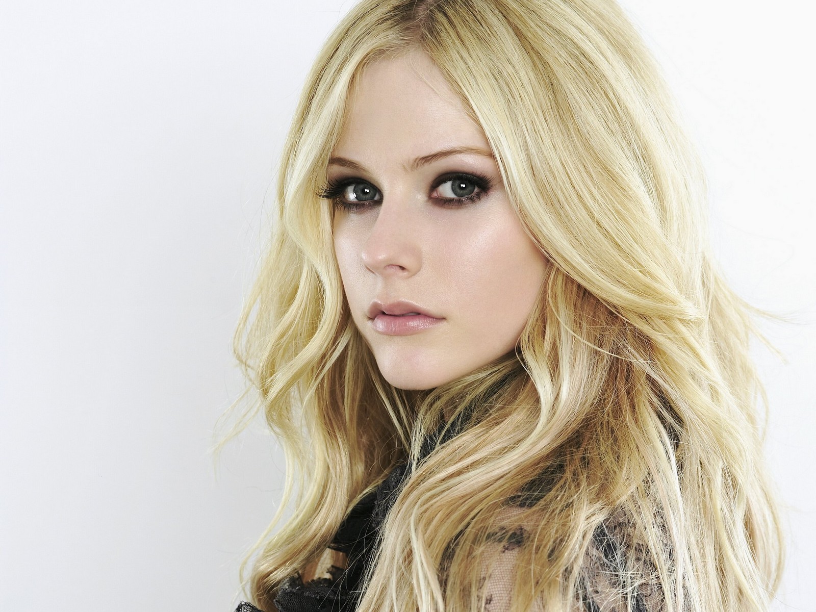 Hairstyles & Haircuts: Avril Lavigne Hair - Avril Lavigne Biography