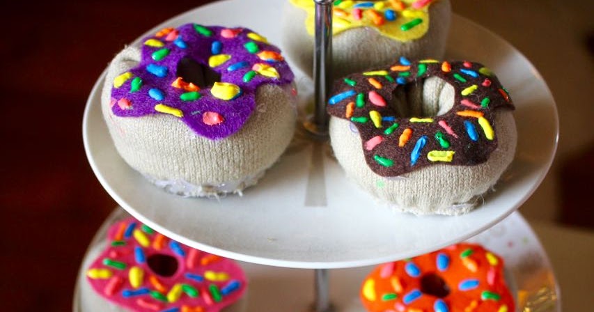 Green Gourmet Giraffe: Sock doughnuts and doughnut mania