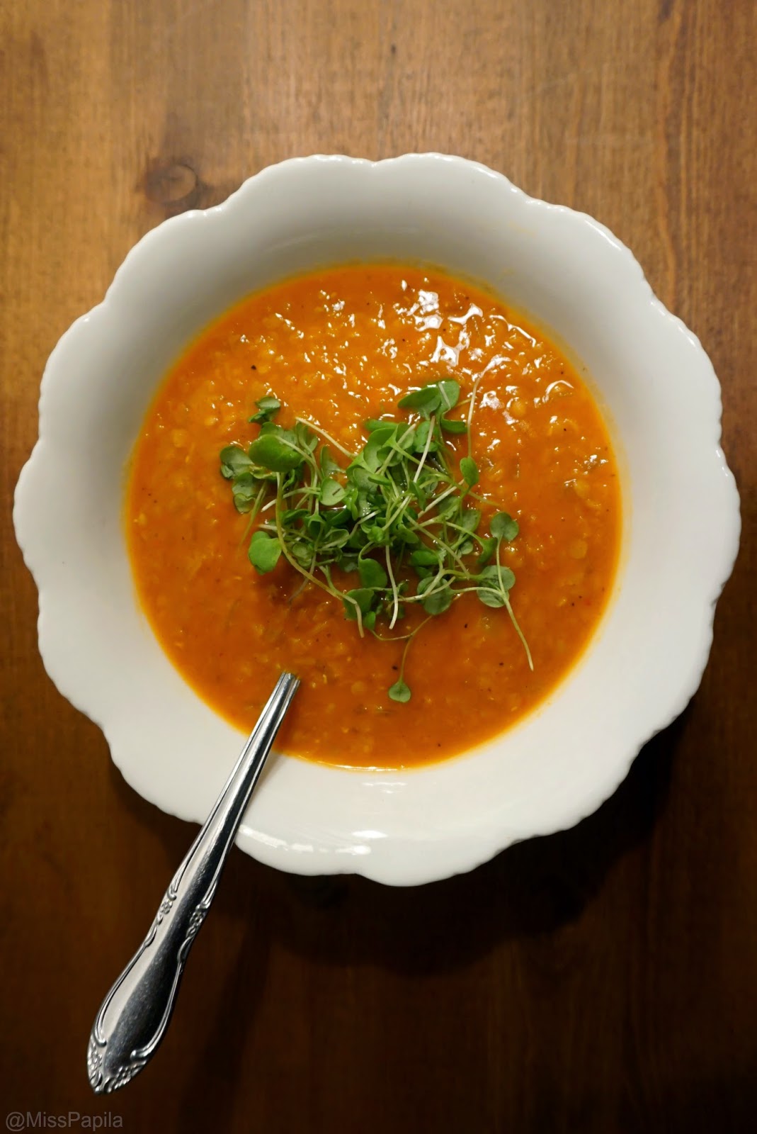 Miss Papila: Soupe de lentilles et cari rouge...