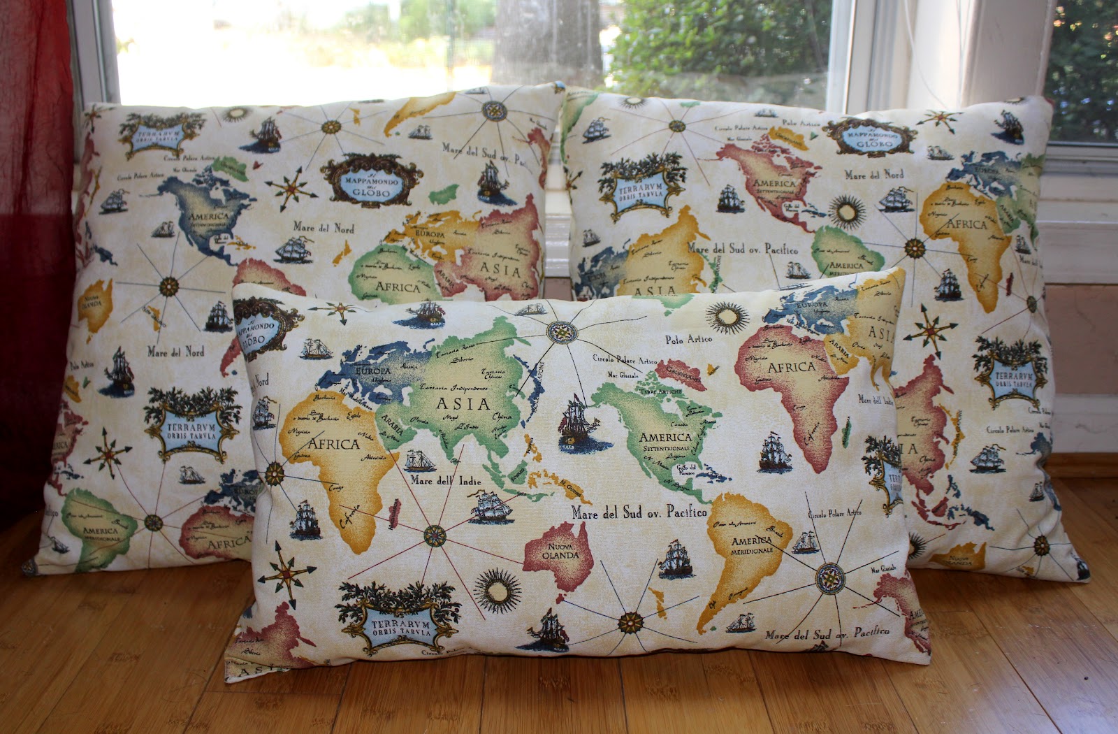 homevolution: DIY World Map Pillows