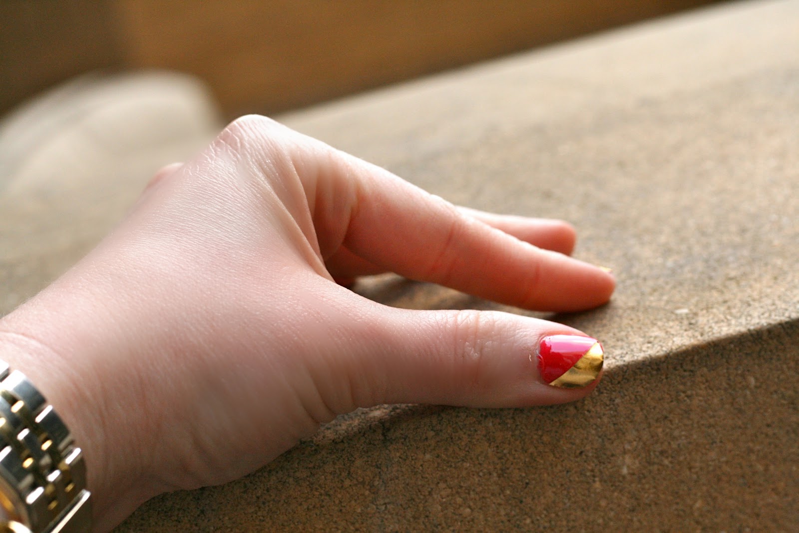 CupcakesOMG!: How To: Gold Chrome and Pink Mani