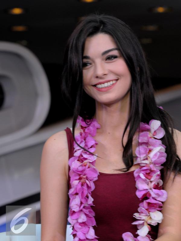 Biodata Gulcin Tuncok Pemeran Zeynep Simsek dalam Serial Elif - Biodata ...