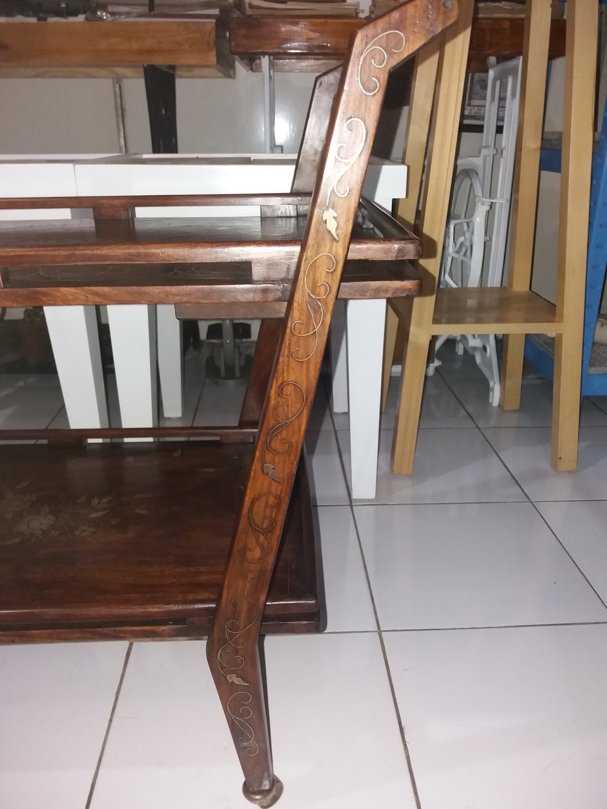 Old Vintage Gallery: Meja Saji Inlay Sutra Ambon Antik