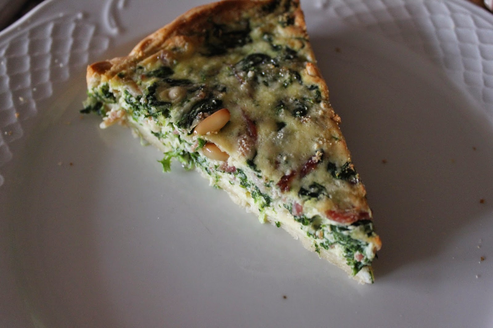 Quiche de espinacas, jamón ibérico, queso y piñones- Quiche with ...