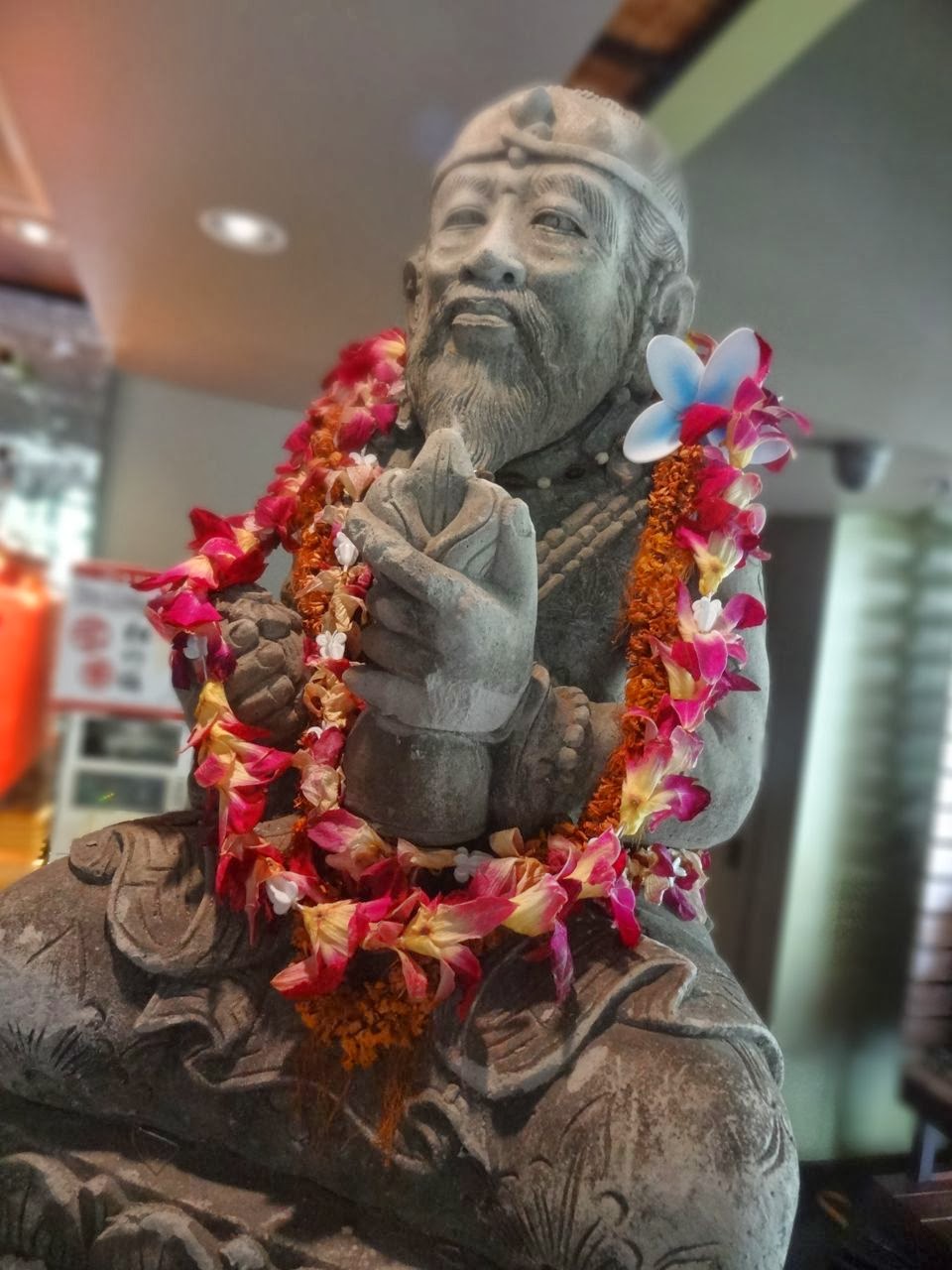 Scrumpdillyicious: Doraku Sushi: Royal Hawaiian Centre in Waikiki