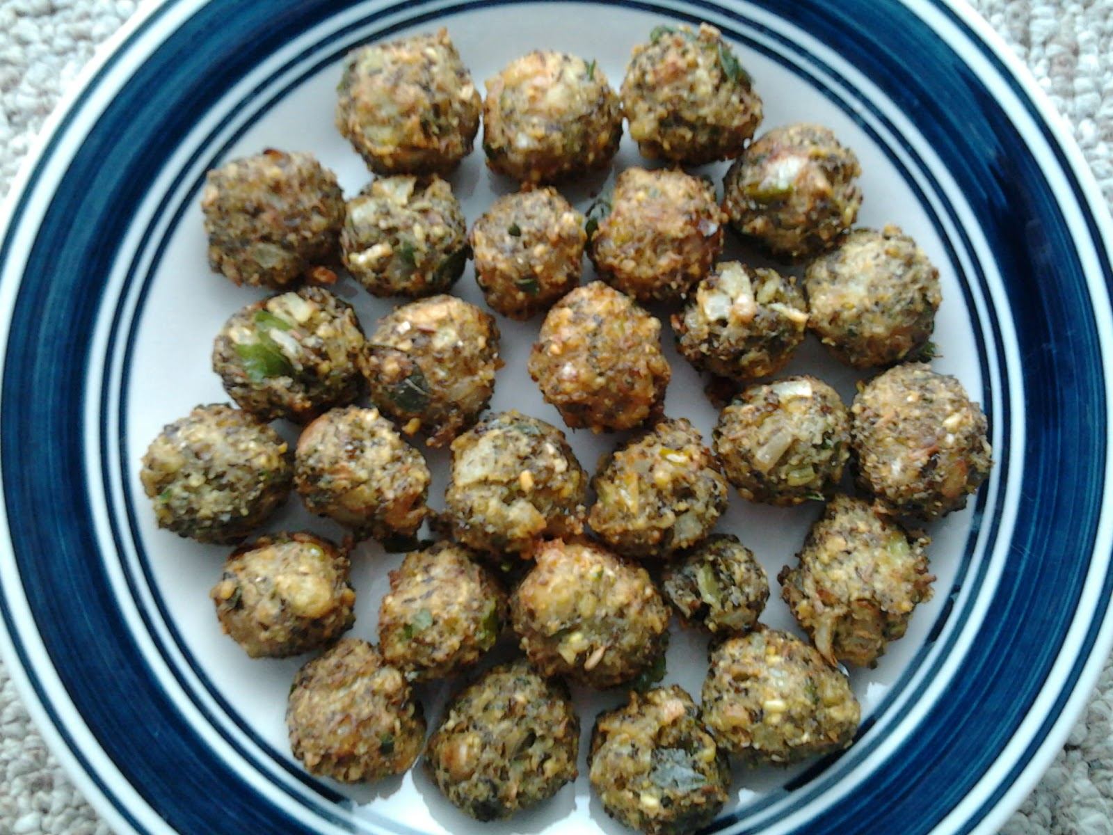 My hand recipes: Pesara Punukulu (Greengram Fritters)