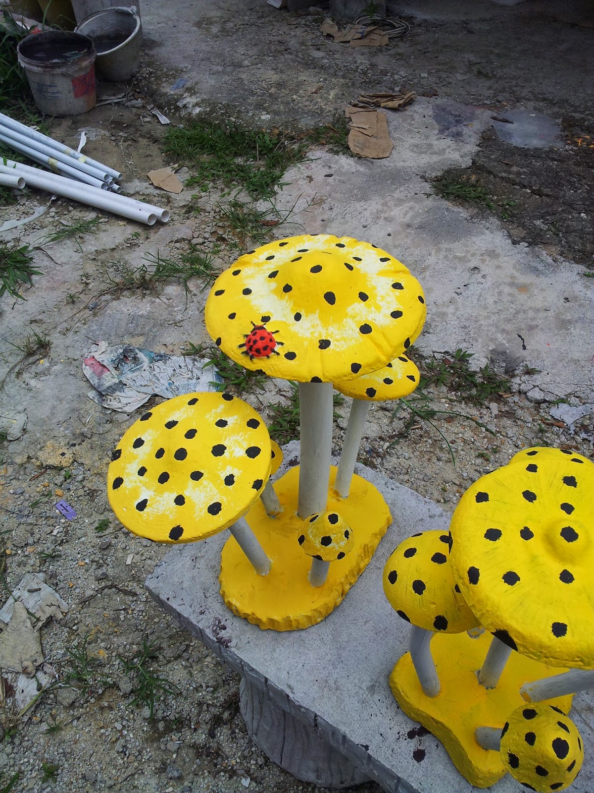 KERUSI DAN MEJA SIMEN FERRO : SET MEJA DAN KERUSI CORAK KAYU