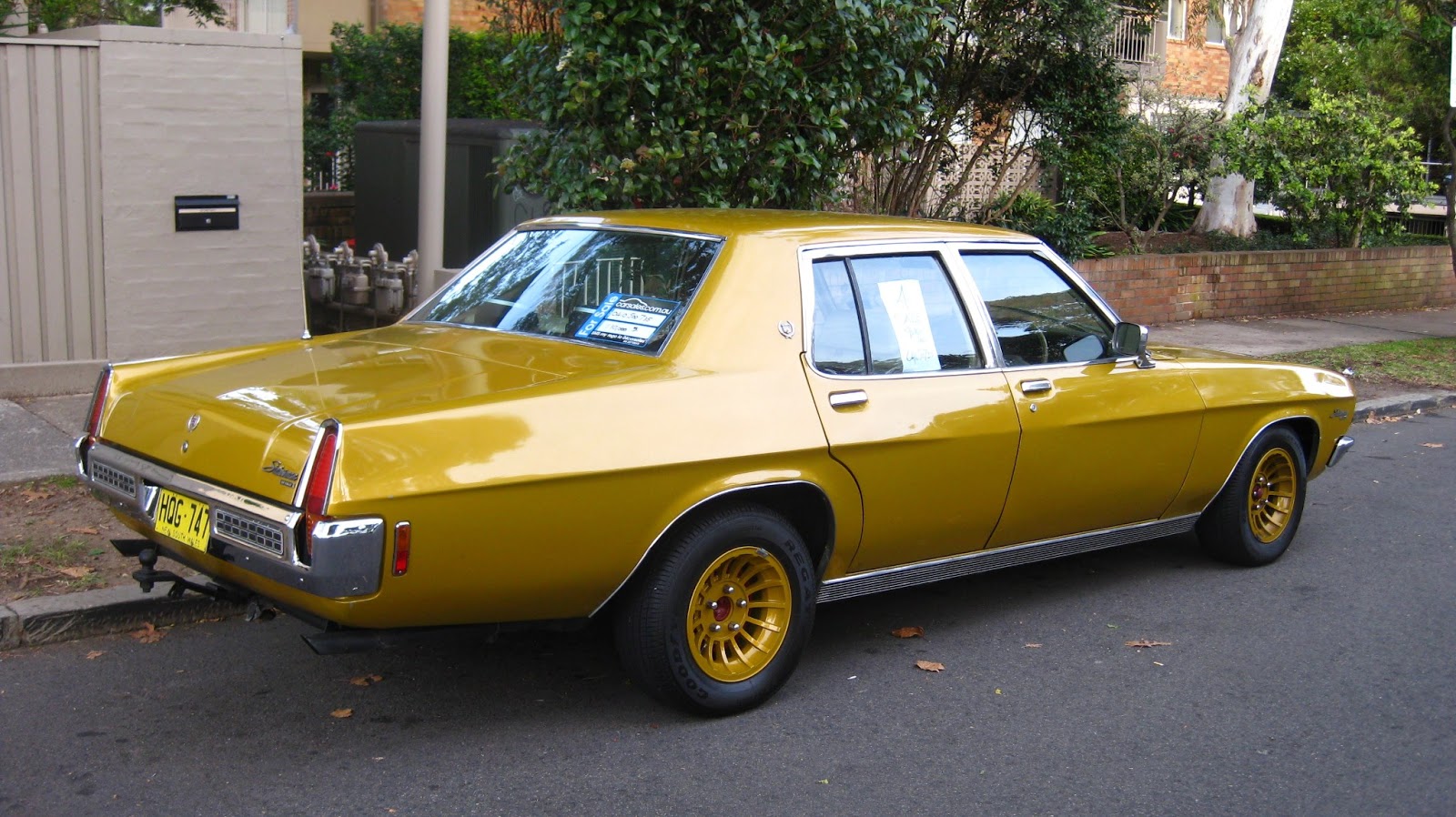 Aussie Old Parked Cars: 1974 Holden HQ Statesman de Ville