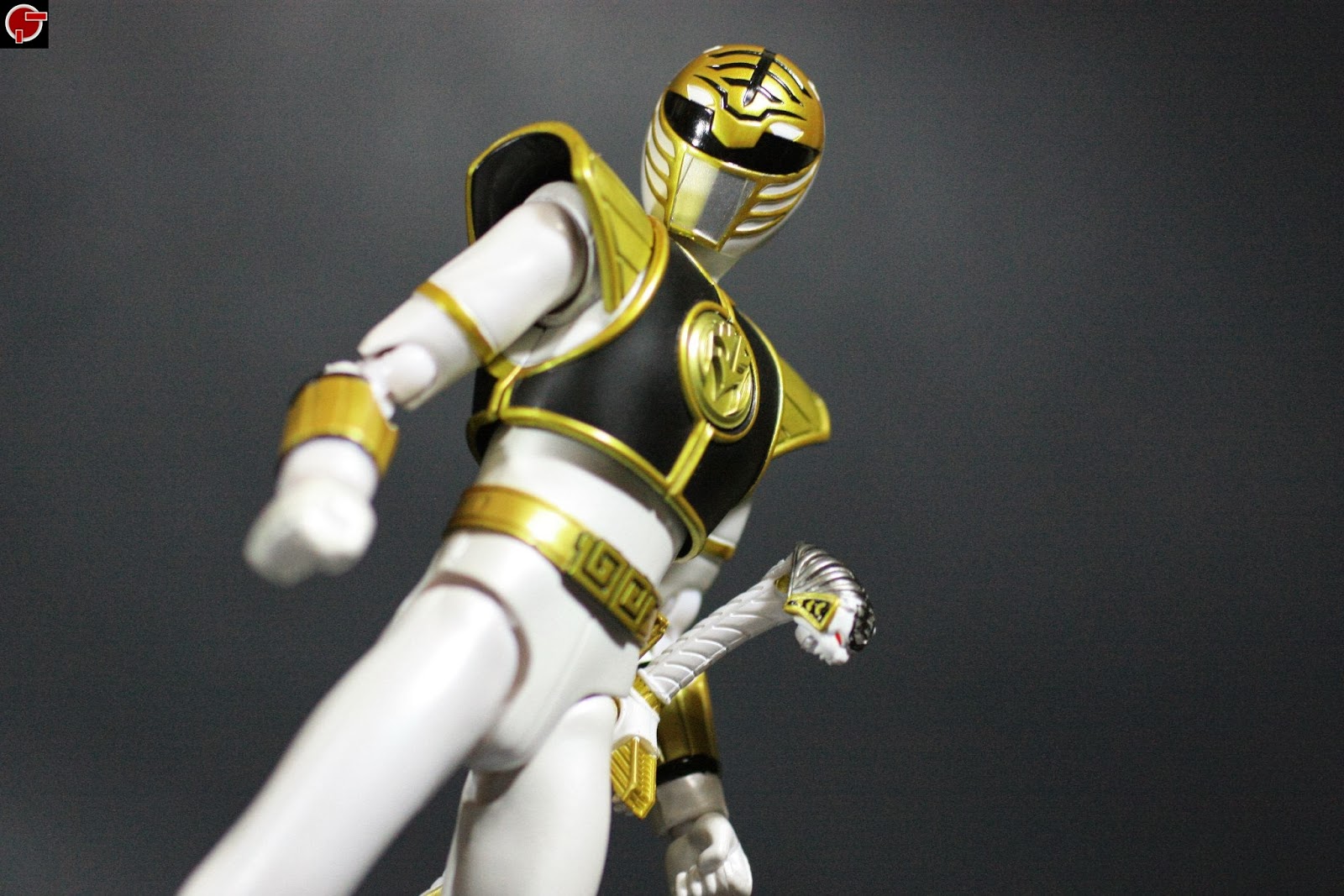 Firestarter's Blog: Toy Review: S.H. Figuarts Kiba Ranger (White Ranger)