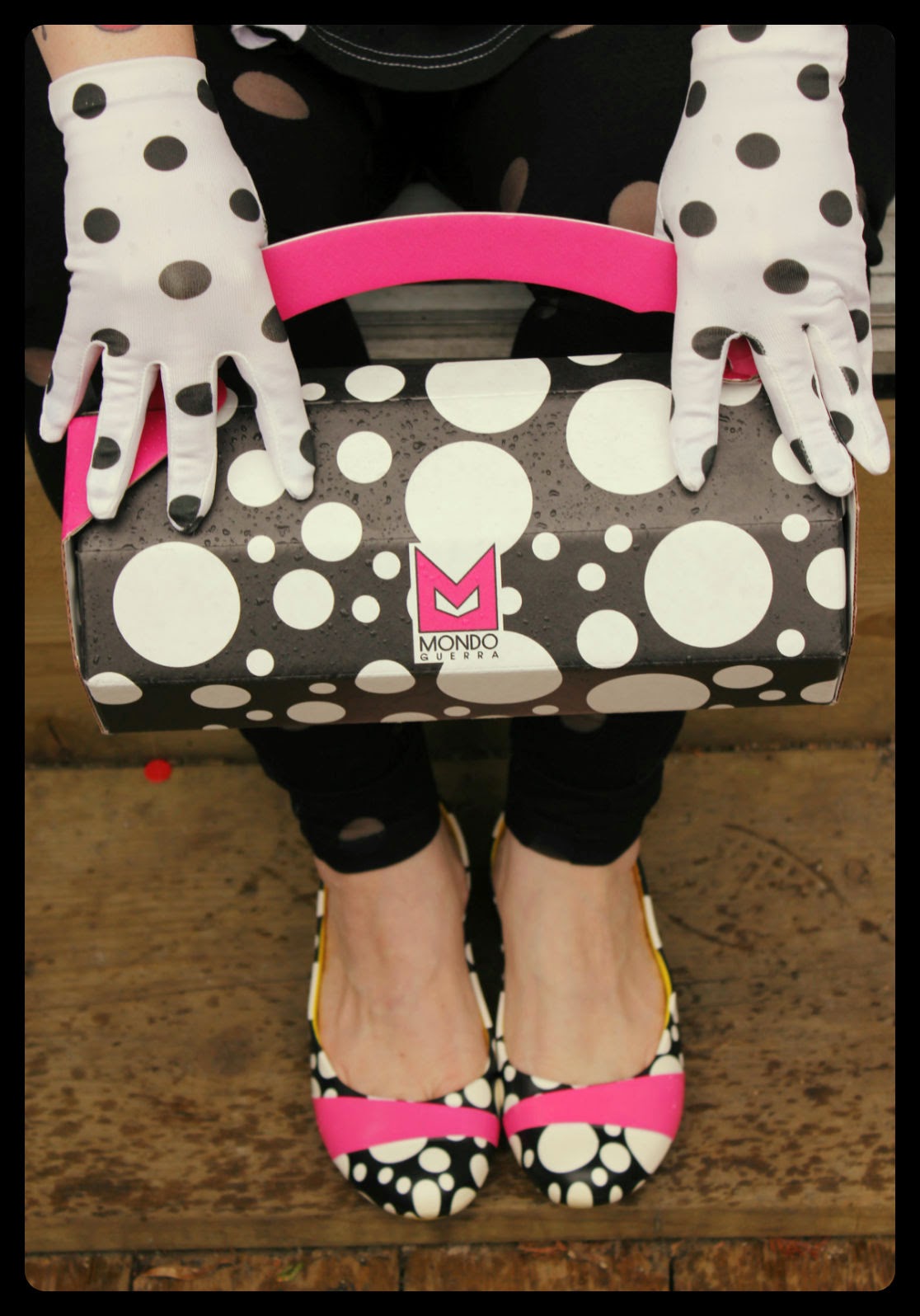 Fatshion Peepshow: Mondo Guerra Crocs and Mismatched Polka Dots