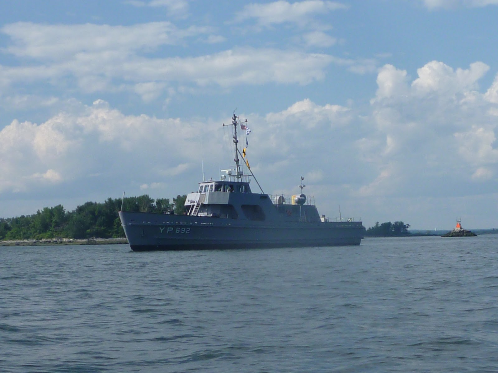 Voyages>`·.¸¸.·´¯`·...¸> : Naval Academy YP 676 Squadron runs aground ...