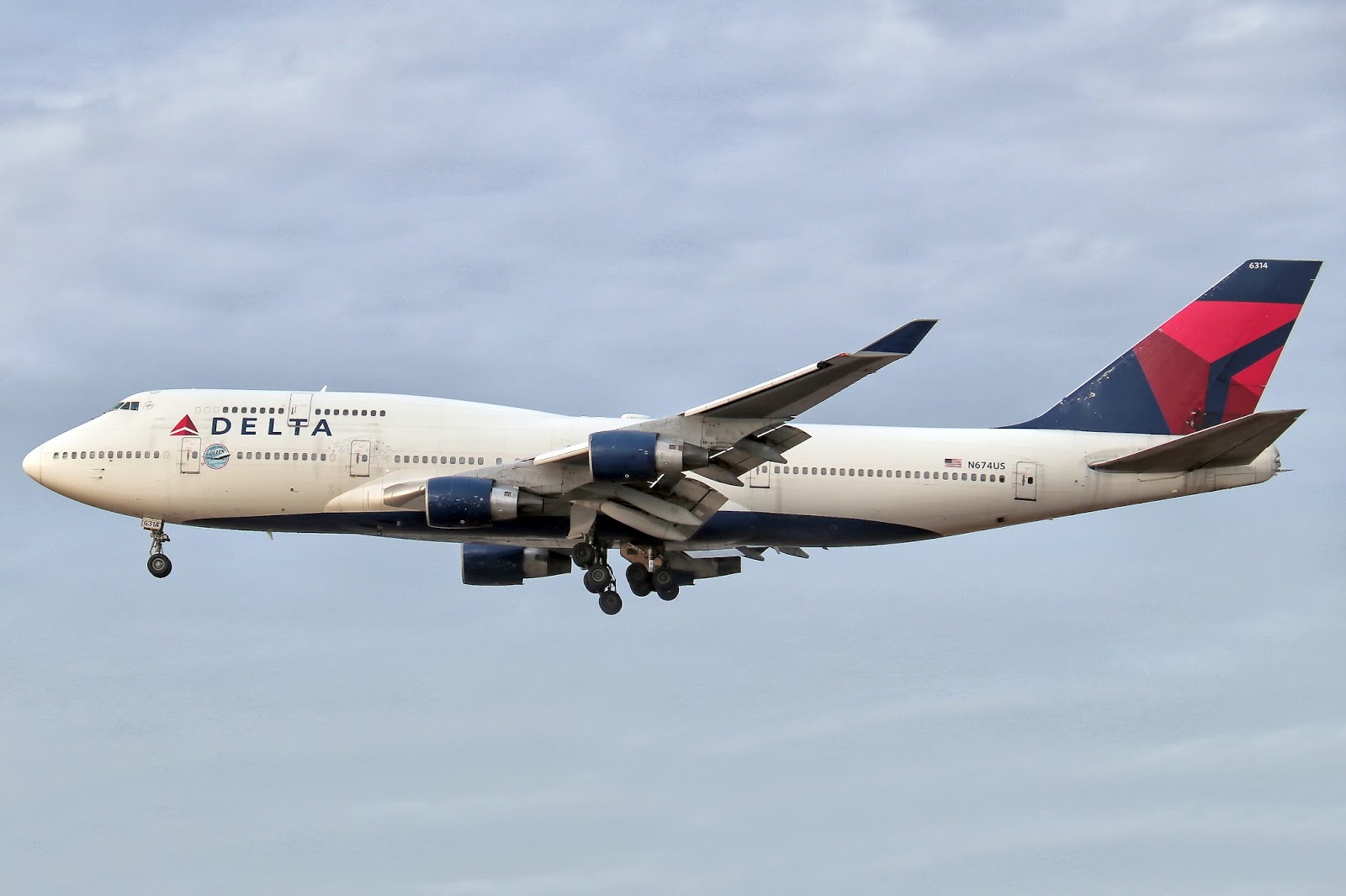 Aero Pacific Flightlines: Delta Airlines Boeing 747-451 (30269/1232) N674US