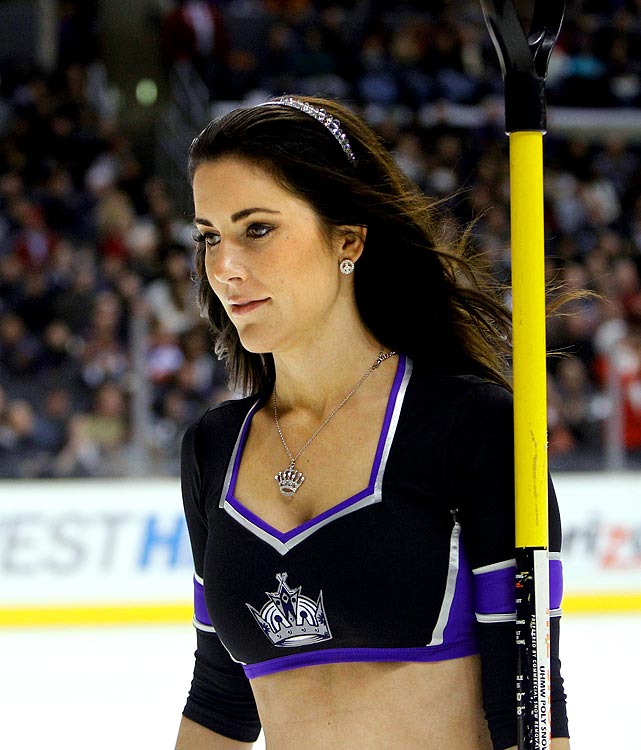 Cheerleaders and Sport Girls: LA Kings Ice Girls