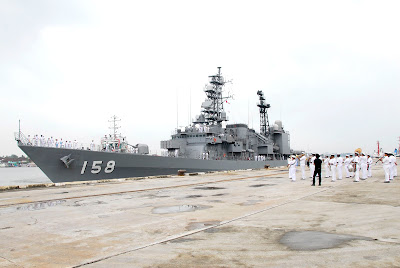 LIVEFIST: PHOTOS: Japanese Destroyers At Kochi