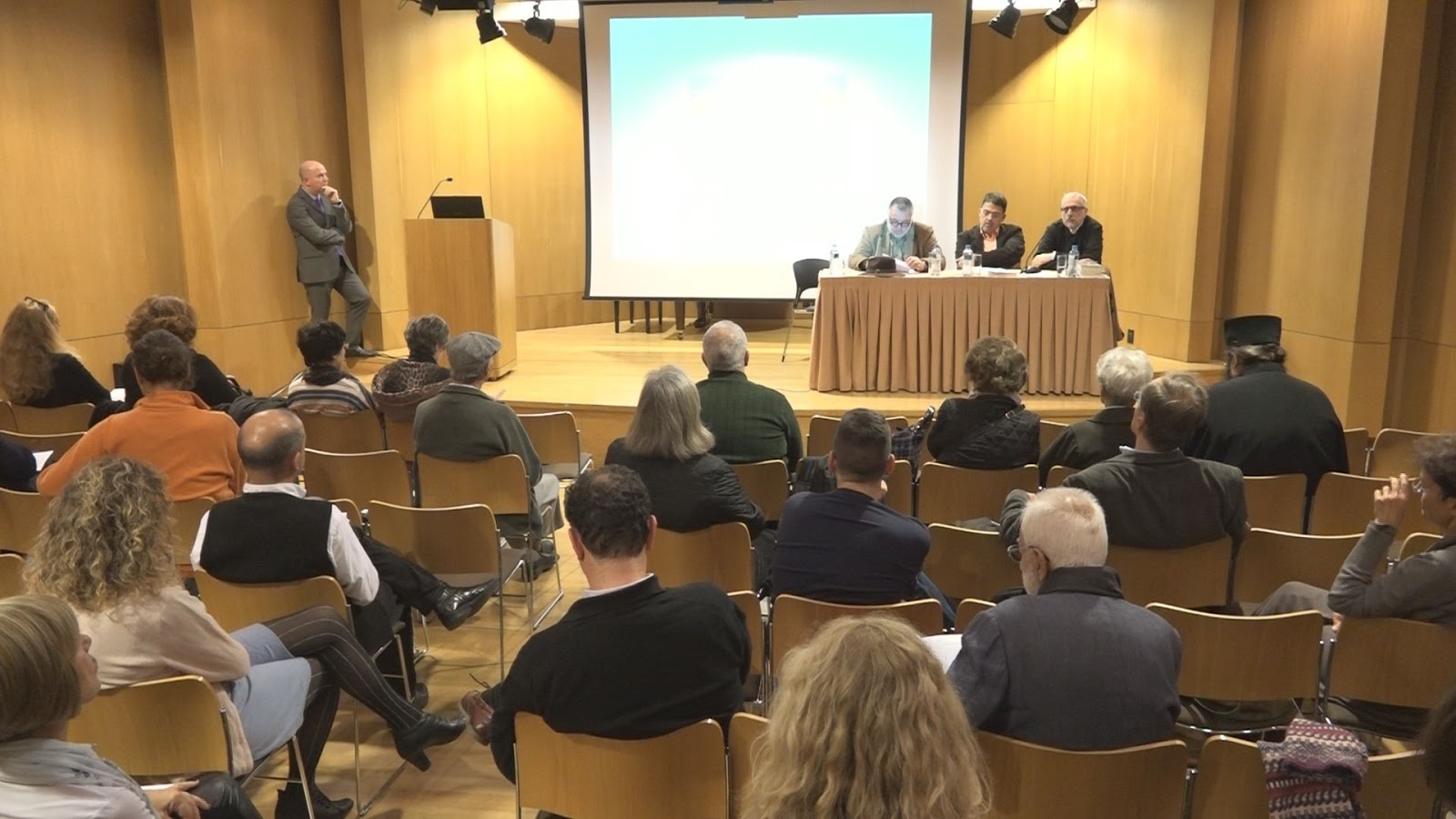 Ιδιωτική Οδός: ΟΛΑ ΓΙΑ ΤΟΝ ΣΟΣΤΑΚΟΒΙΤΣ, ΑΠΟΨΕ ΣΤΟ ΜΕΓΑΡΟ