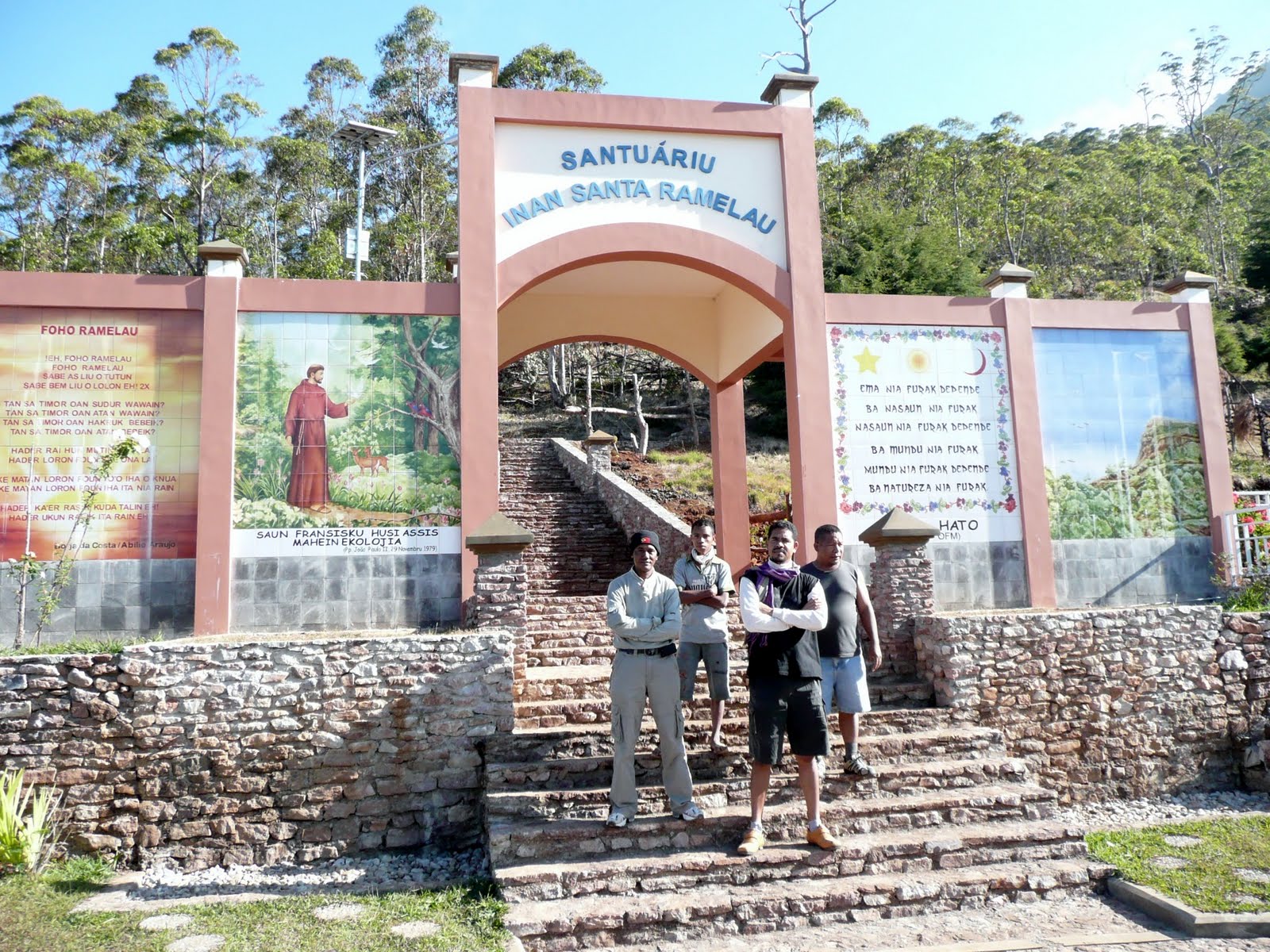 Mutterings of a Mid-Aged Mutt: Centrepiece Tatamailau