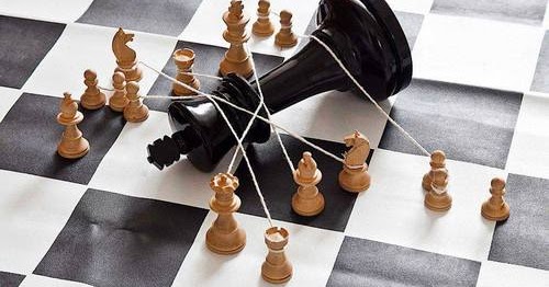 Chesstroid: Life is a Game of Chess