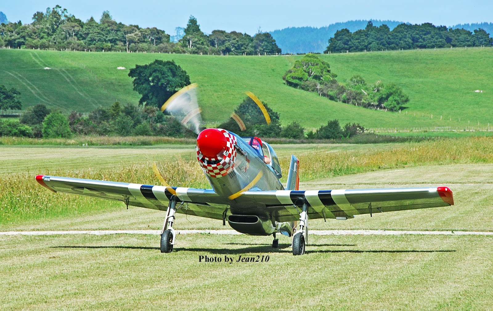 NZ Civil Aircraft: Miss B' Havin' crowd pleaser