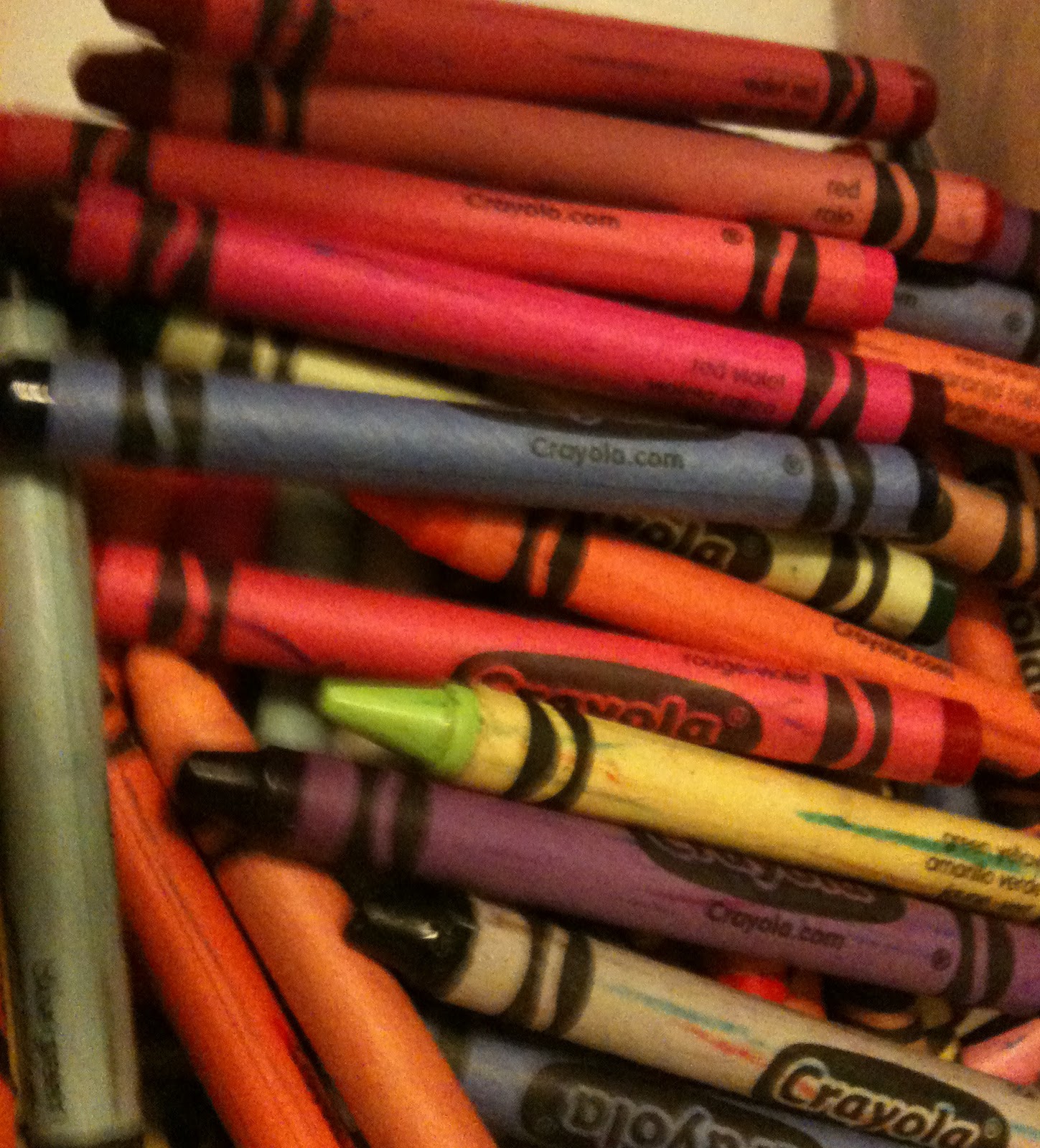 Keeping up with my Joneses: Explore Art: DIY Chunky Melted Crayons