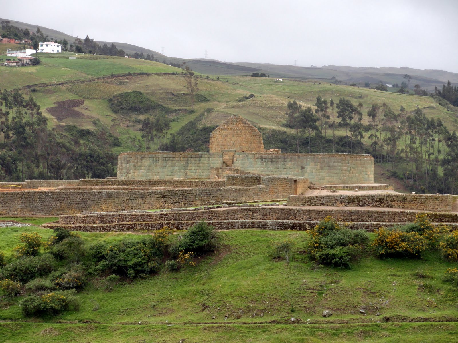 Living and Retiring in Ecuador: Ingapirca – Ruined?!?