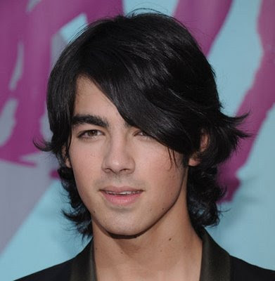 Famosos.com: Joe Jonas fala sobre seu álbum solo