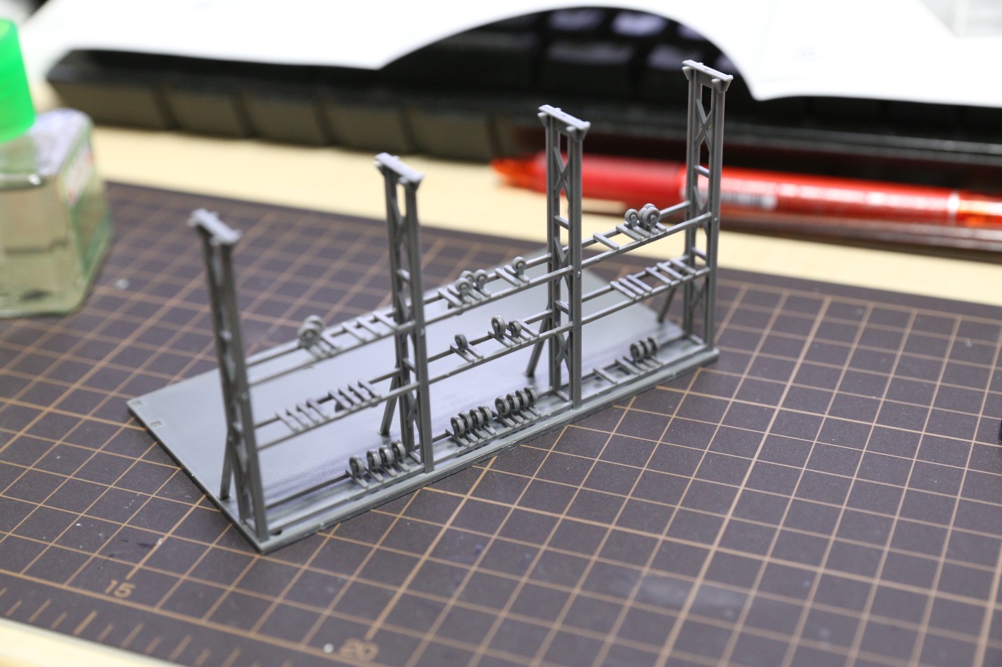 のかもしれない。この後さらに細かいパーツが付くので先に塗装する事にした。