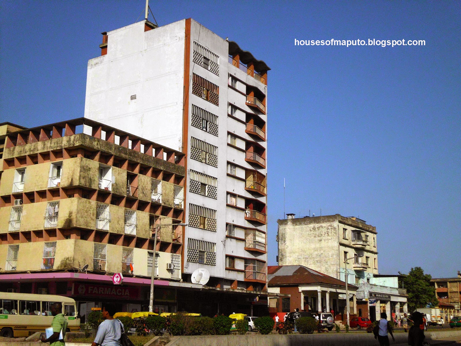 Vista do segundo quarteirão da Av. Mondlane no Alto Maé, lado norte