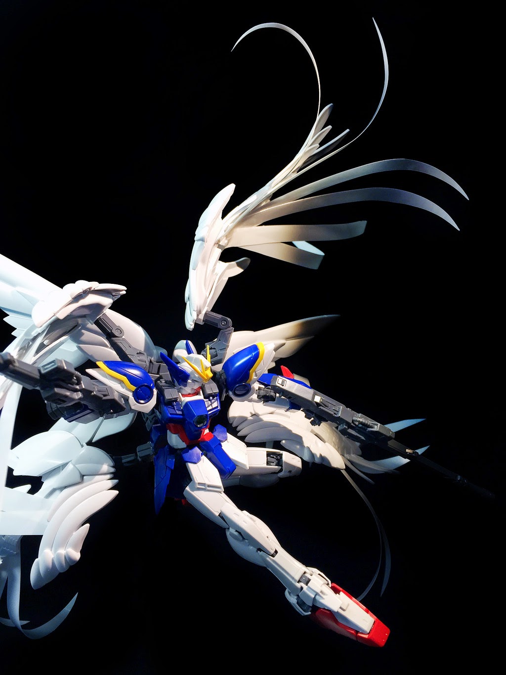 Custom Build: RG 1/144 Wing Zero Custom EW + Custom Feather Effects ...