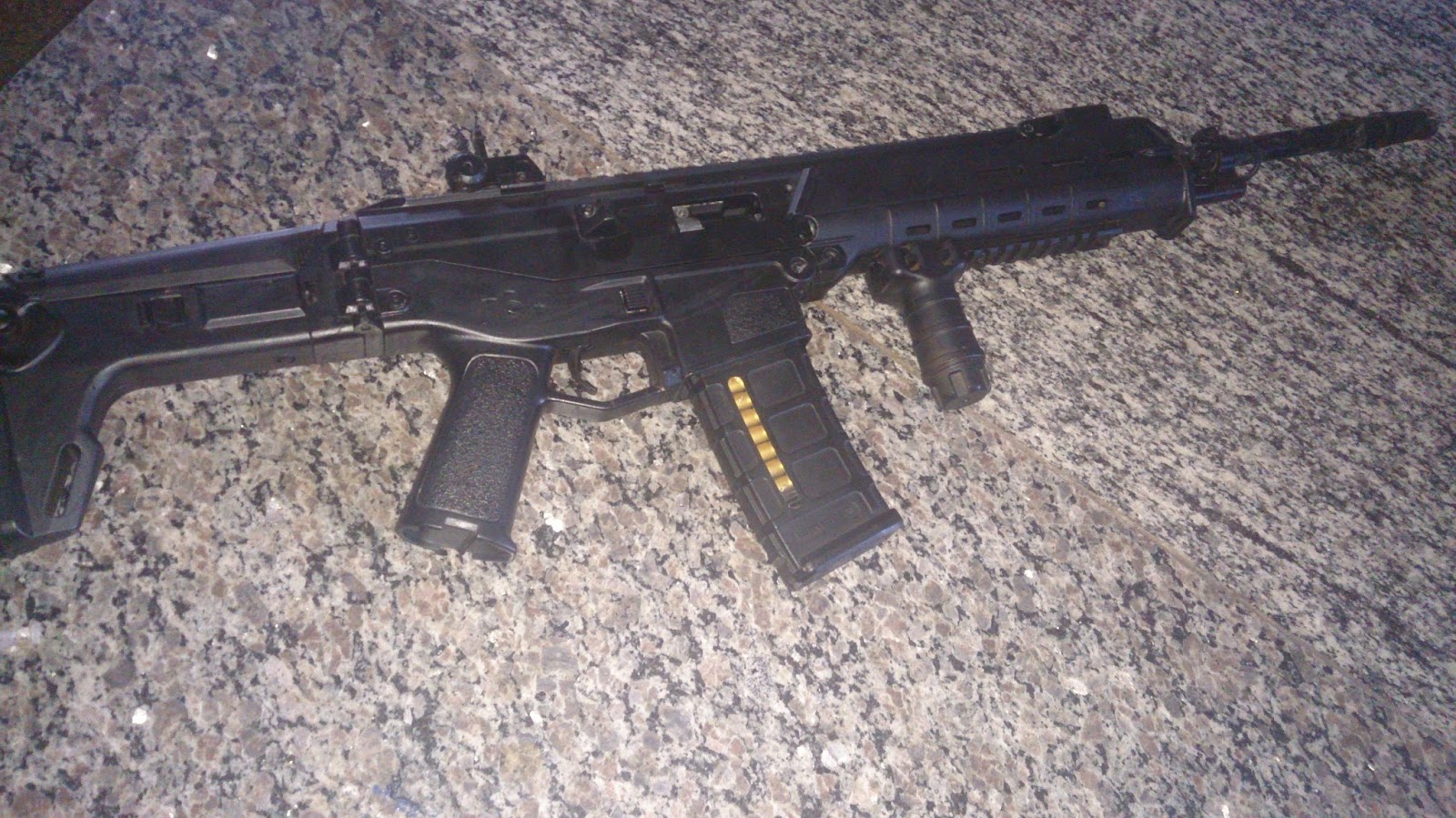 Simulacro de fuzil 556 foi apreendido na Estrutural. - Estrutural On Line