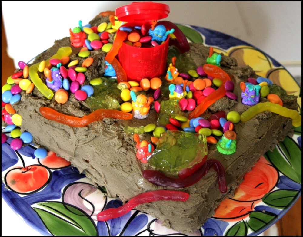Just this side of chaos...: How to make a Trash pack birthday cake