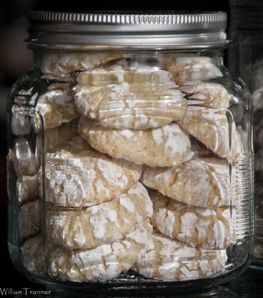 A Dose of Frosting..: Crinkle and Amaretti Cookies